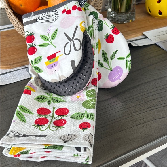 kate spade | Accessories | Kate Spade Kitchen Mitts And Towels With ...